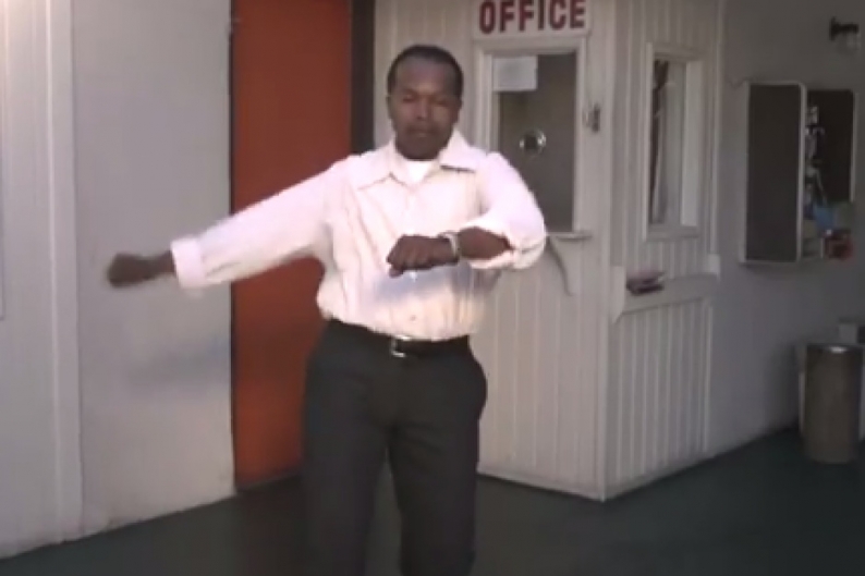 The Black Keys Invite ‘Lonely Boy’ Dancing Dude to MTV VMAs | SPIN