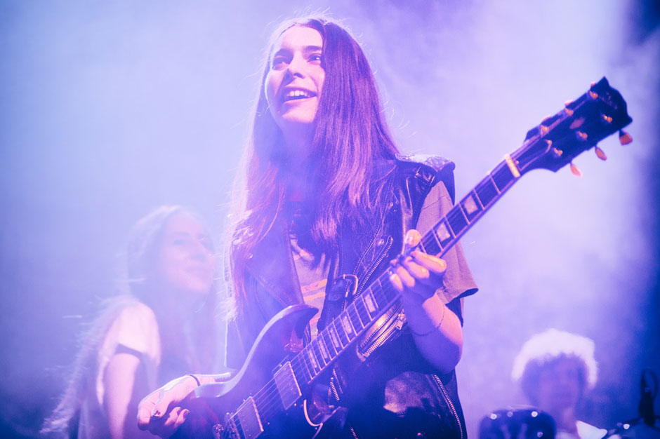 Haim Fling Their Hair, Casually Transcend at the Fillmore | SPIN