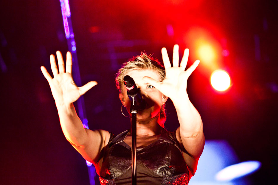 Robyn and Royksopp Light Up New York’s Pier 97 | SPIN