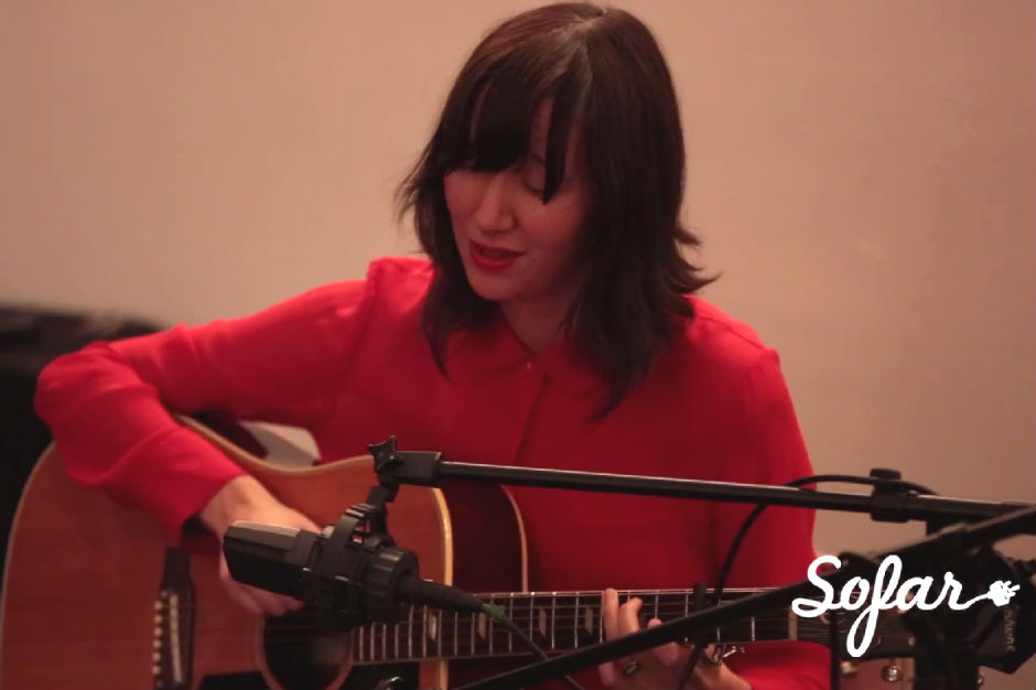 Watch Karen O Perform ‘Rapt’ in a Fan’s Living Room | SPIN