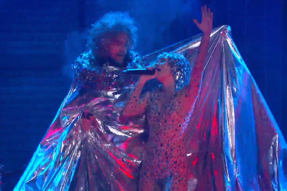 Miley Cyrus Joins Flaming Lips For Woozy Beatles Cover on ‘Conan’ | SPIN