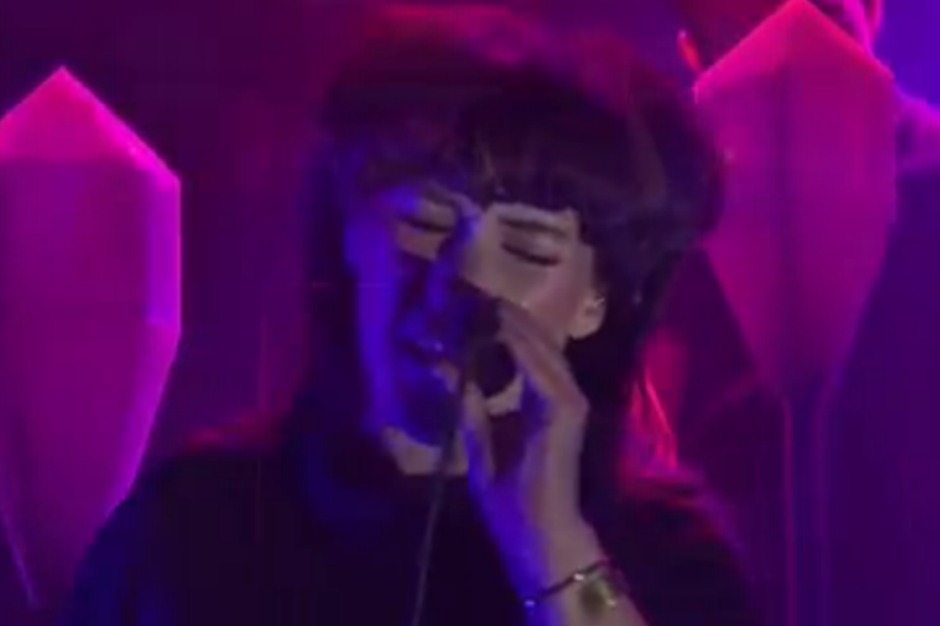 Watch Purity Ring ‘Begin Again’ on ‘Seth Meyers’ | SPIN