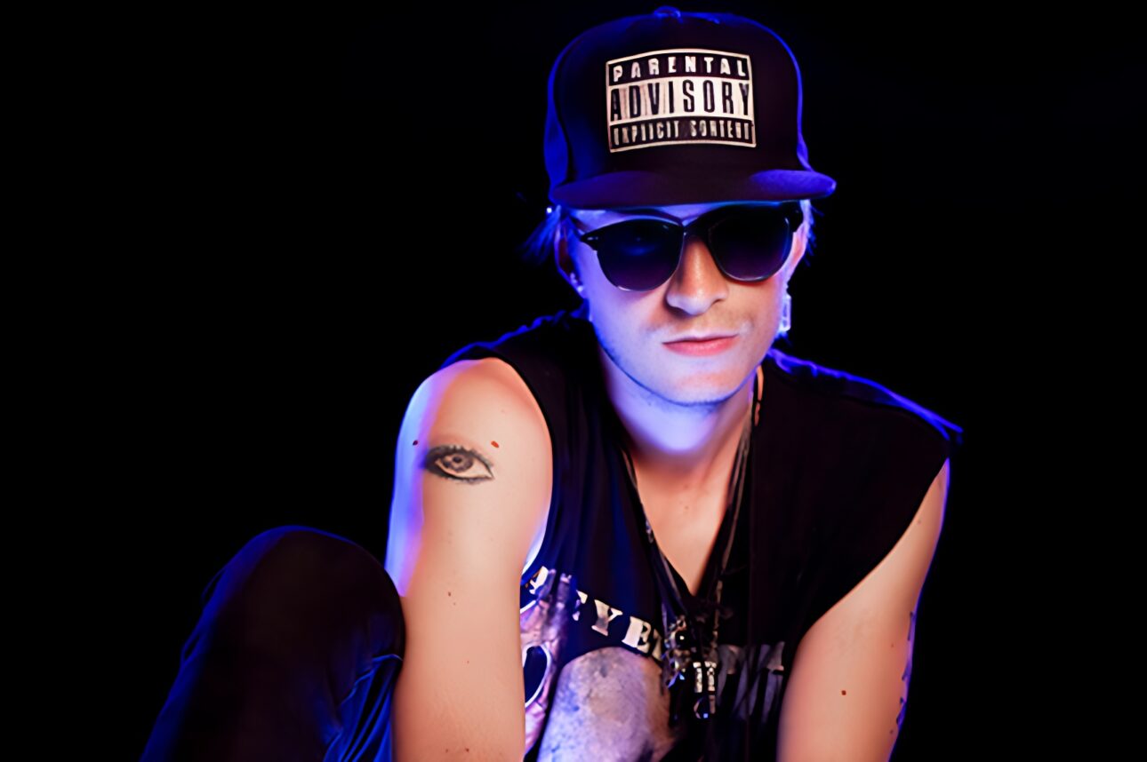 Pictureplane Explores the Wonders and Terrors of Tech on His New Full ...