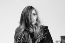 VERITE: Not Your Average Applebee's Waitress - SPIN