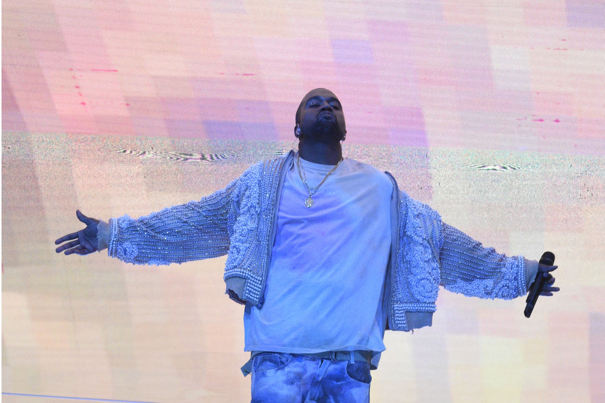 Kanye West Performs Famous And More Life Of Pablo Songs Live For