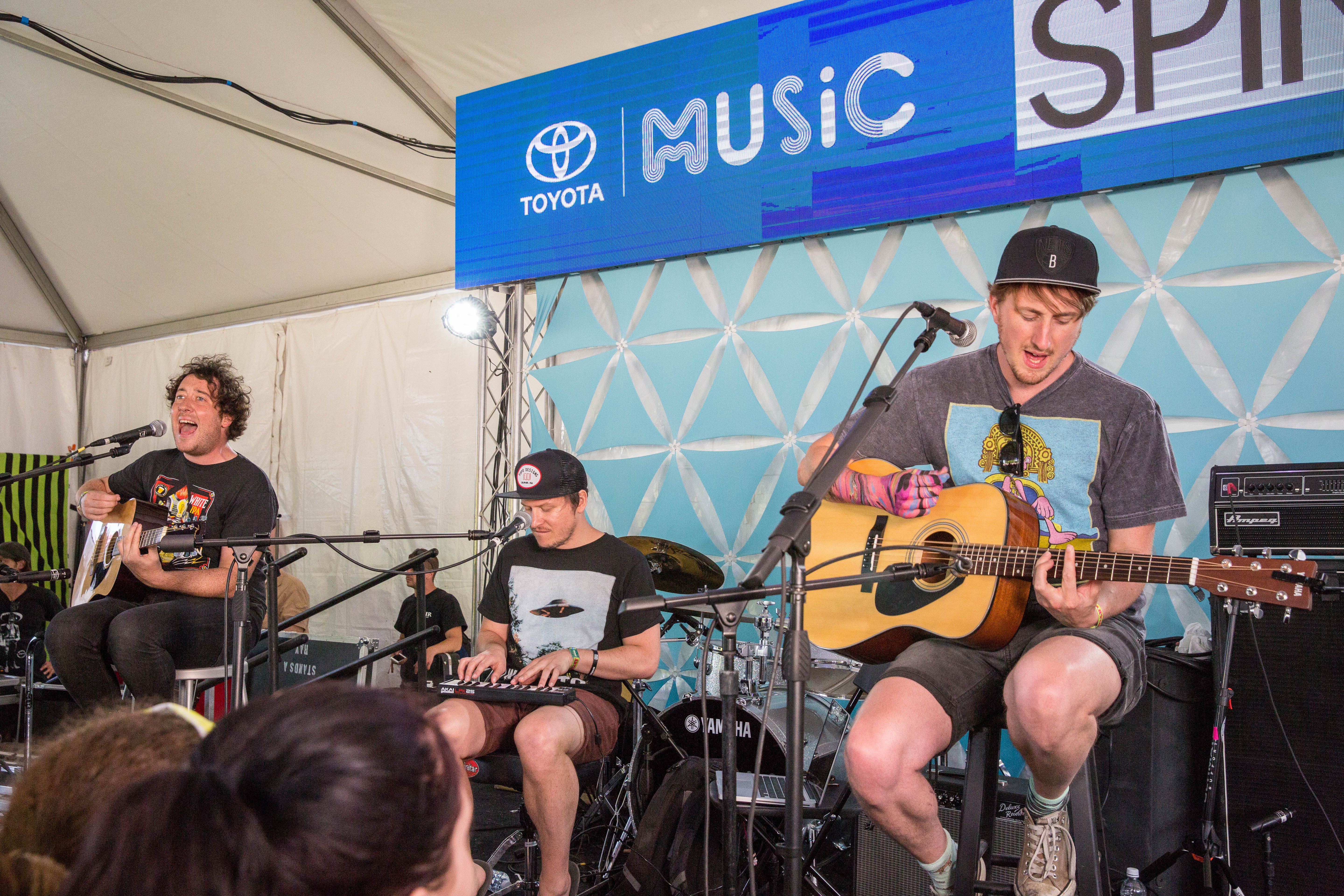 Watch the Wombats Perform "Give Me a Try" at Firefly 2016 - SPIN