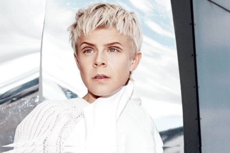 A New Robyn Song Debuted on Last Night's Girls - SPIN
