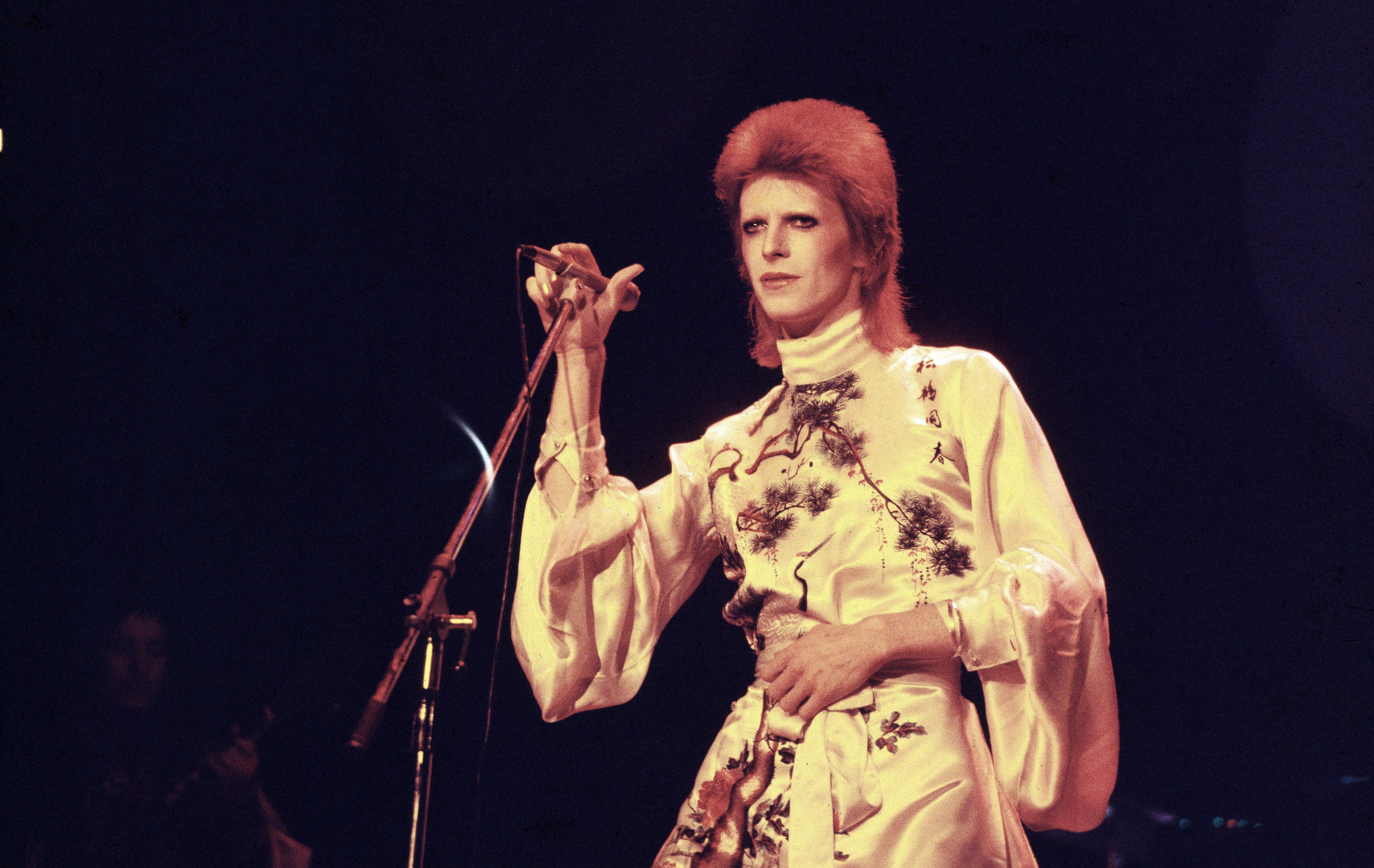 David Bowies Aladdin Sane To Be Reissued On Silver Vinyl For Its 45th Anniversary Spin
