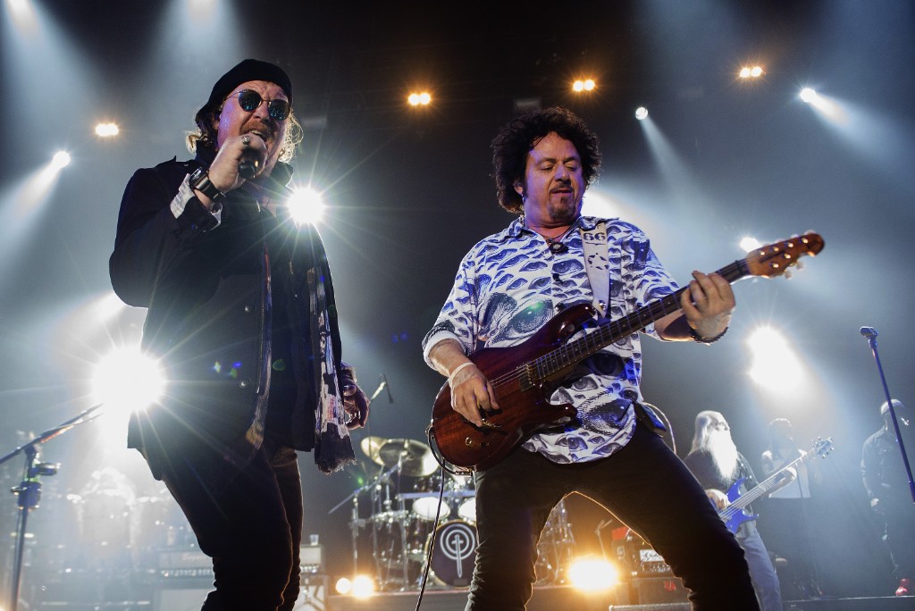 Toto Announce Plans to Cover Weezer's "Hash Pipe" - SPIN