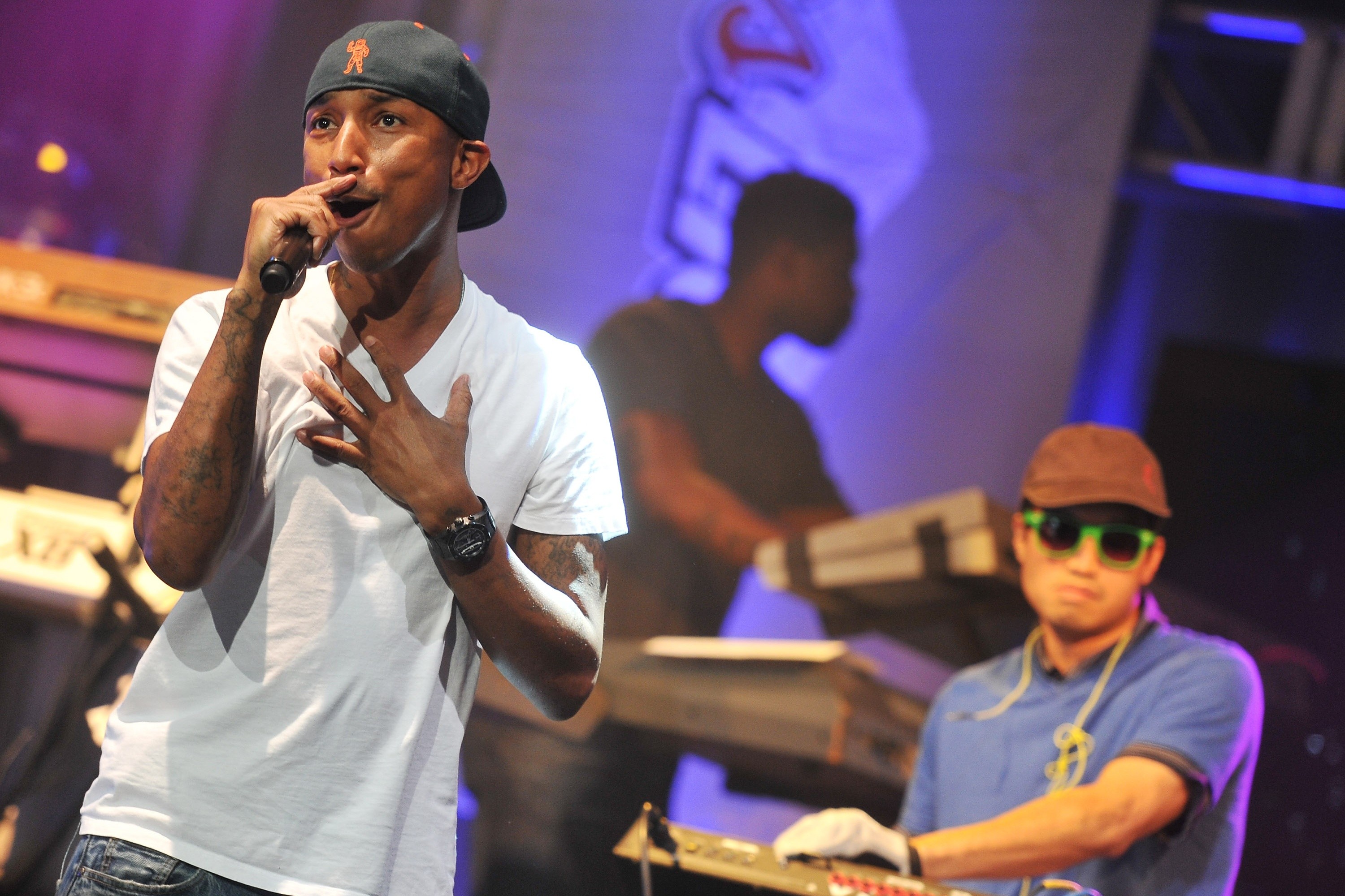 Neptunes Pharrell Hand Sign