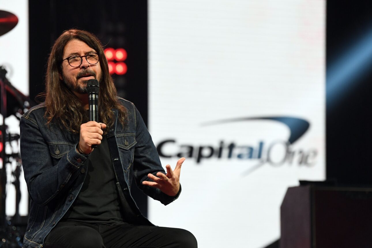 Dave Grohl Announces Limited The Storyteller Book Tour - SPIN