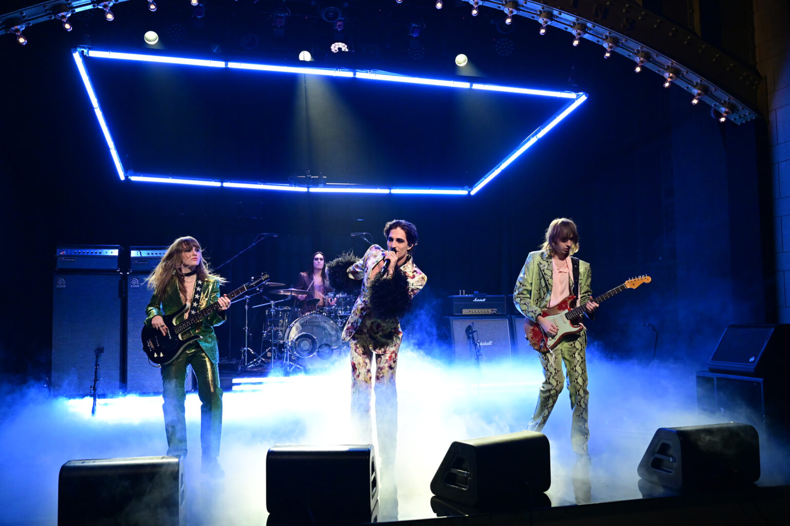 Måneskin Perform 'Beggin' and 'I Wanna Be Your Slave in Saturday Night ...