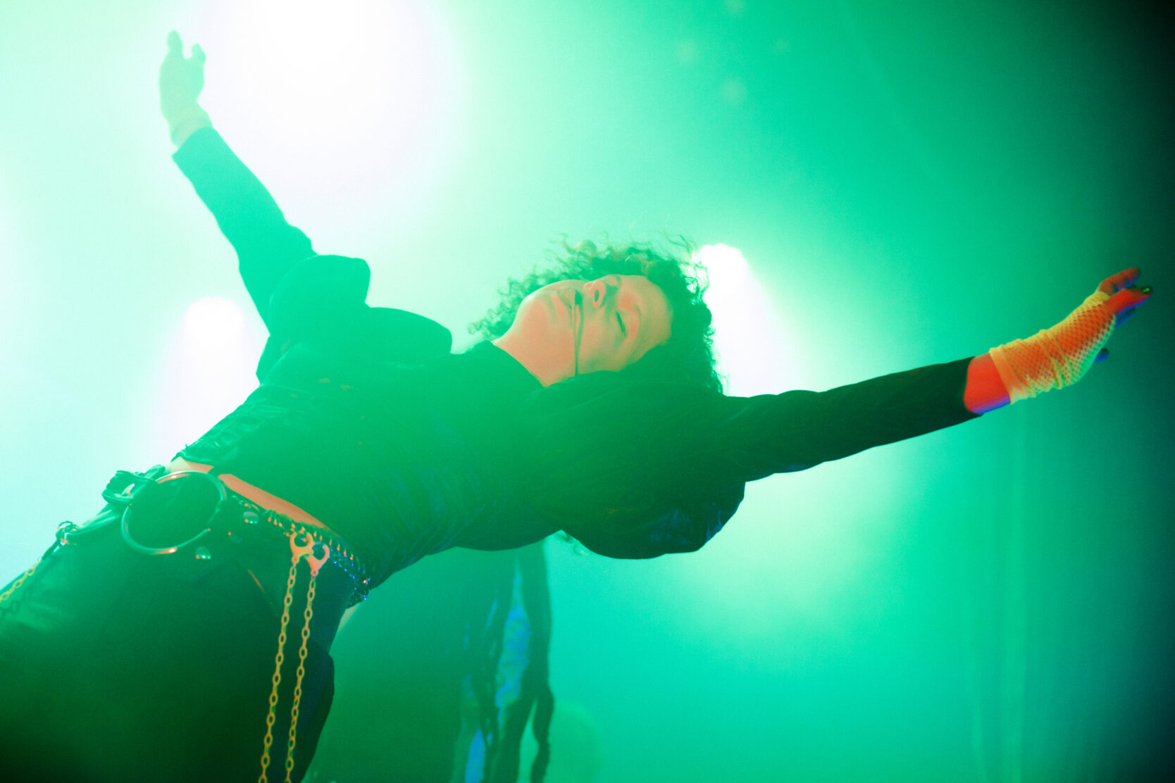 Concert Review: Arcade Fire Return to New York City With a Roar