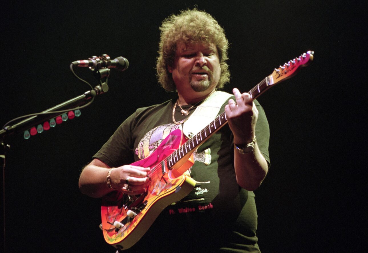 Jeff Cook, Alabama Co-Founder and Guitarist, Dies at 73 - SPIN