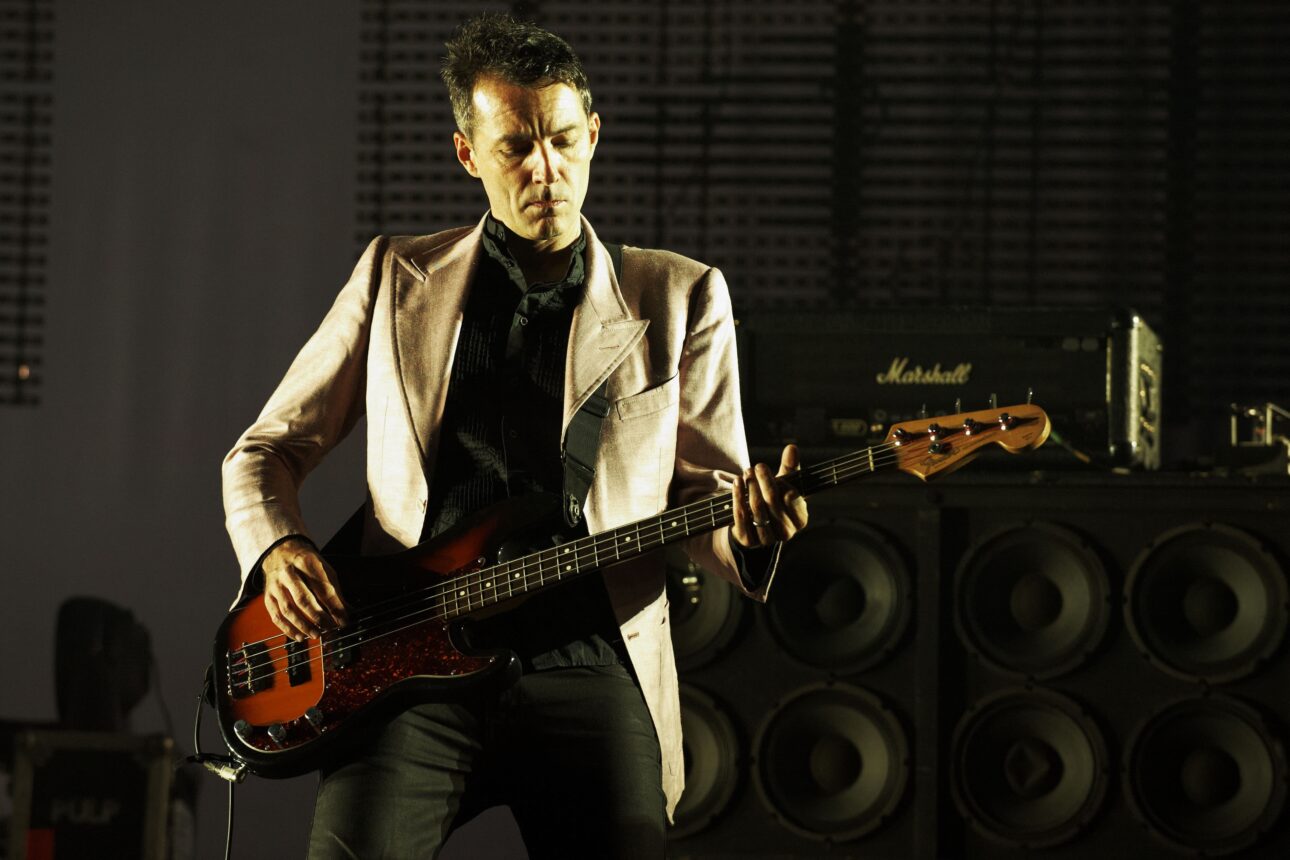 Steve Mackey, Pulp Bassist, Dies at 56 - SPIN