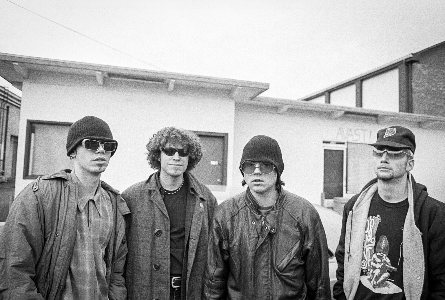 One Last 'Moment': Brad Pays Tribute To Late Vocalist Shawn Smith On ...