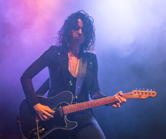 Sus Vasquez Channels Her Colombian Roots Through Her Diverse Guitar ...