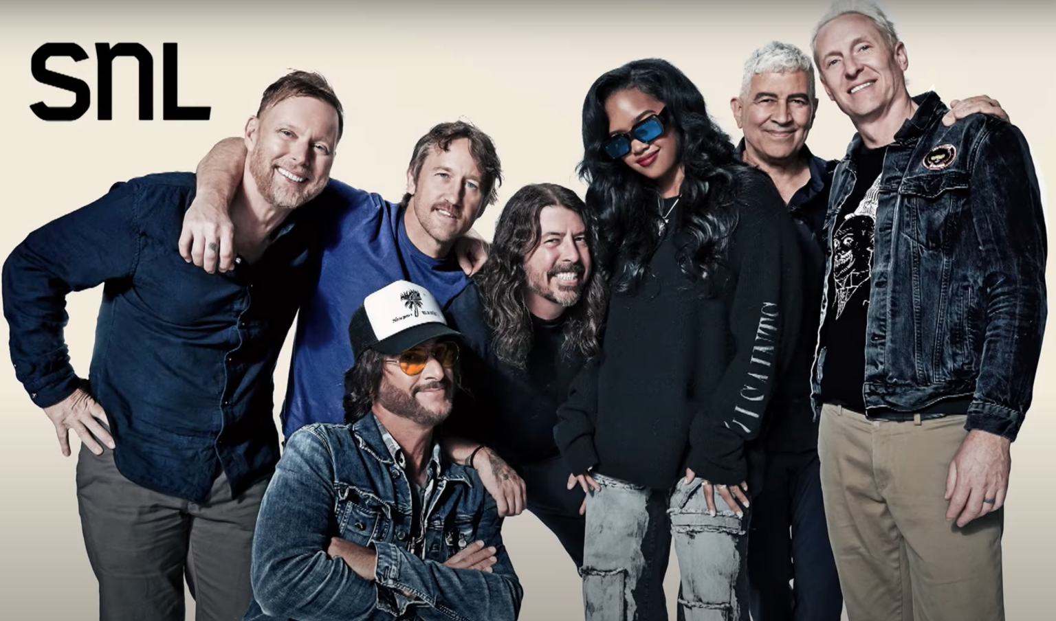 Foo Fighters Welcome H.E.R. For 'The Glass' On 'SNL'