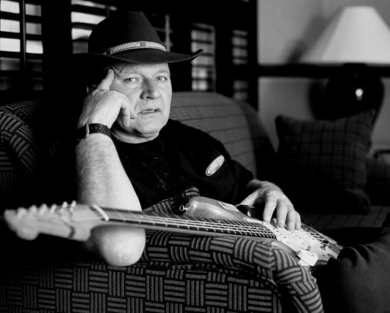 The 30 Most Famous Left-Handed Guitarists - SPIN