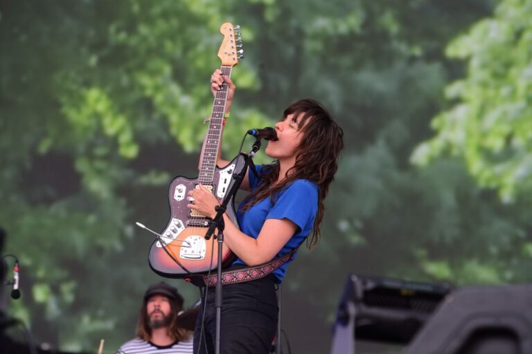 The 30 Most Famous Left-Handed Guitarists - SPIN