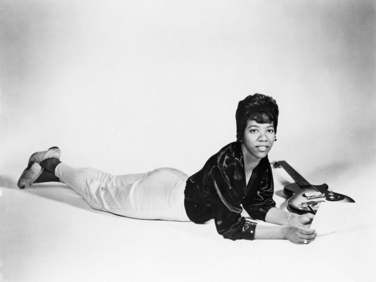 The 30 Most Famous Left-Handed Guitarists - SPIN