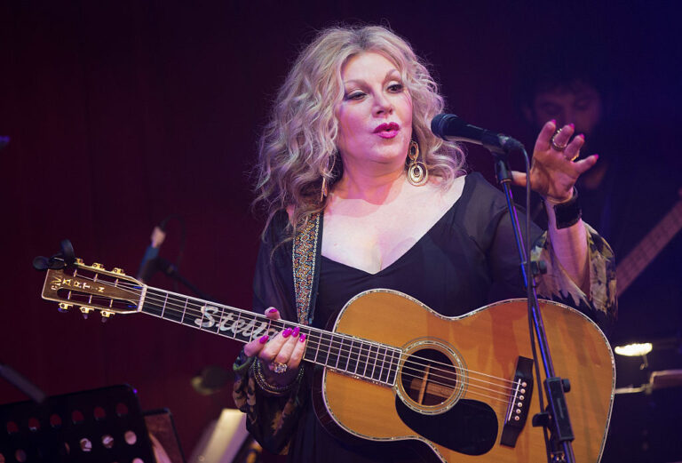 The 30 Most Famous Left-Handed Guitarists - SPIN