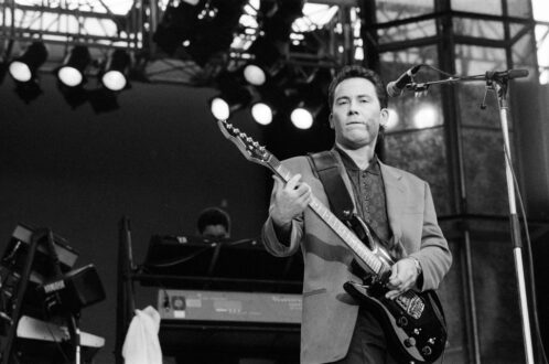 The 30 Most Famous Left-Handed Guitarists - SPIN