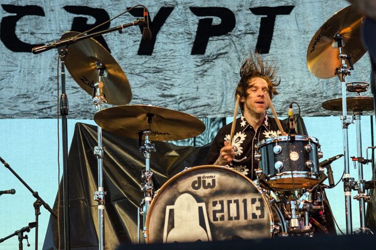 Punk's Drum Machine: The Chronicles of Atom Willard - SPIN