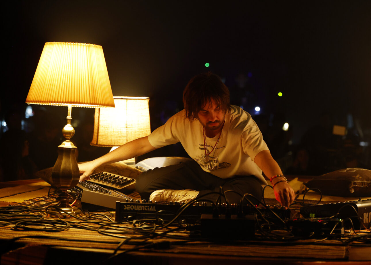 Tame Impala Deliver 'Deadbeat' Debuts At Tour Opener - SPIN